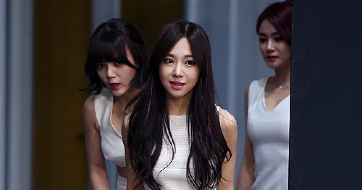 AOA 민아 '짧은치마 문제없는 매끈 각선미' [KBS가요대축제]