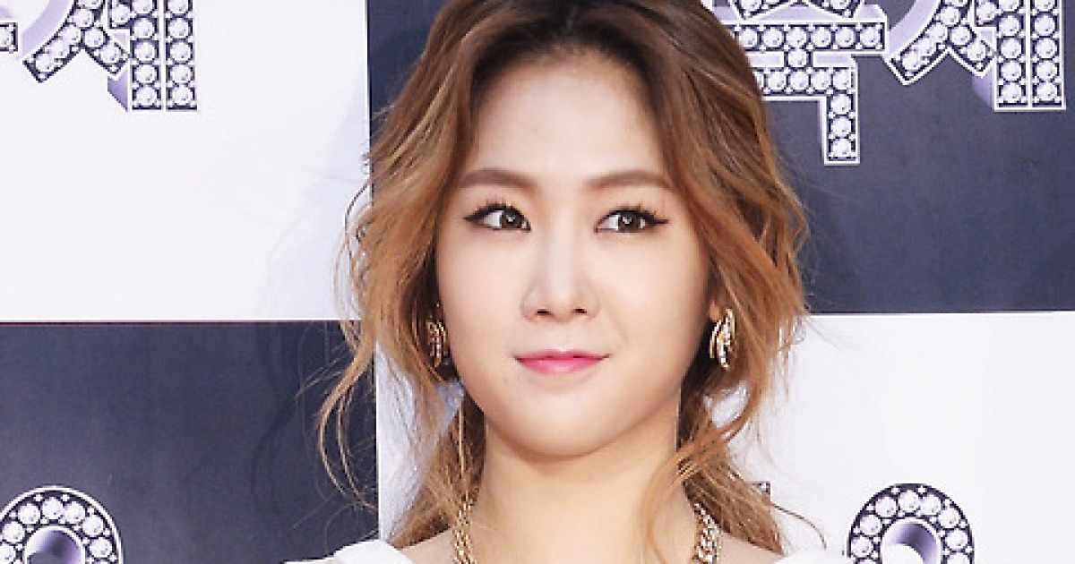 [SK포토]'KBS 가요대축제' 씨스타 소유, 독특한 순백의 드레스