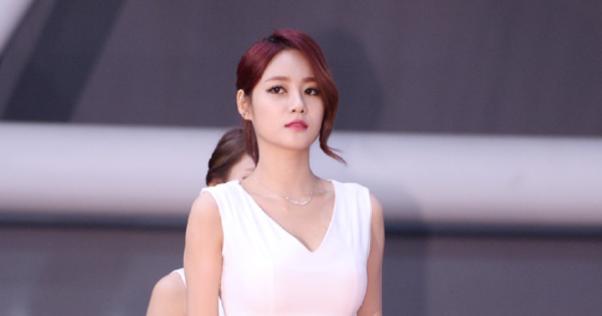 [TD포토] AOA 유나 '허벅지 그대로 드러낸 드레스에 시선 싹쓸이'