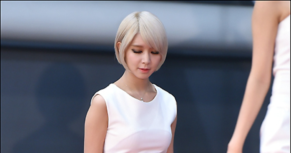 [MD화보] AOA 초아, 너무 짧은 초미니 '앗 속살 노출'