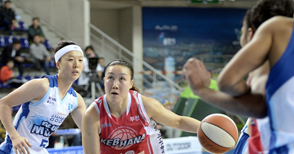 [WKBL] 김정은, '골대를 향해 돌격 앞으로~'