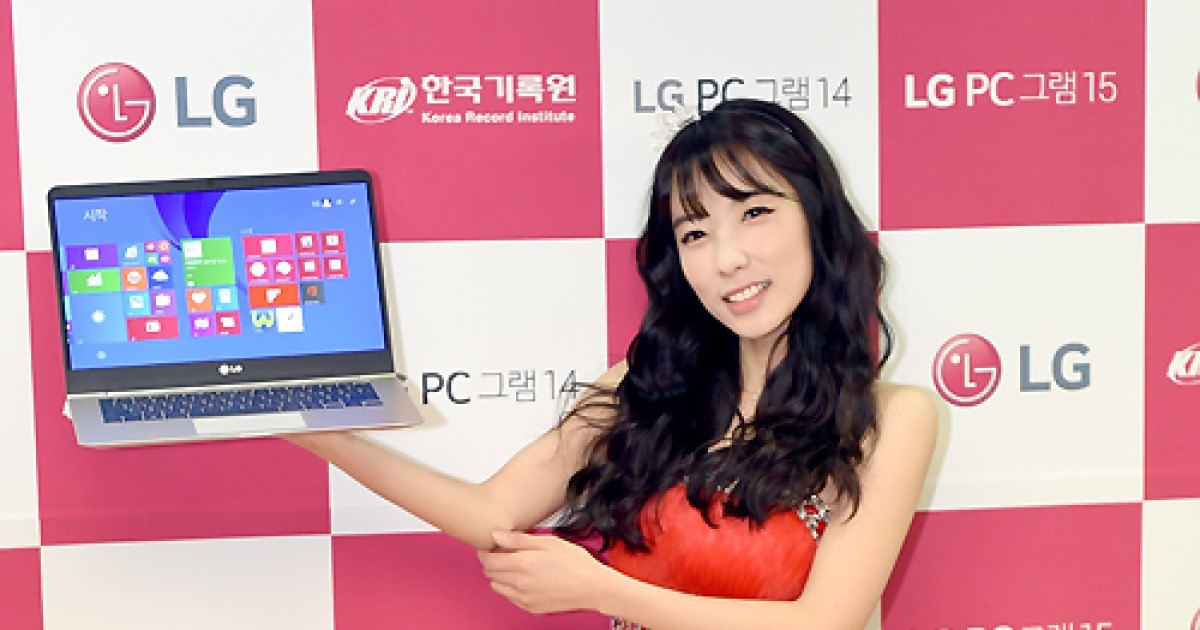 [MD포토] 레인보우 지숙 '980g, 세계 최경량 14형 노트북'