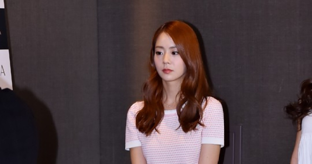 TENPHOTO, 한승연, 시선을 사로잡은 초미니 의상