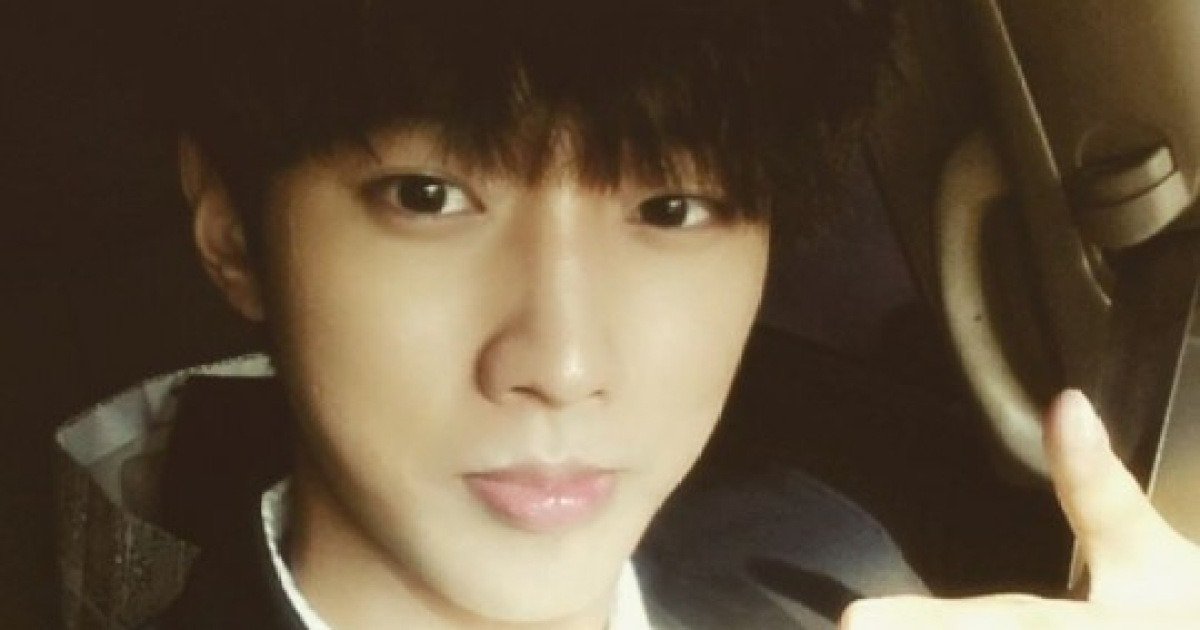 B1A4 진영, 검은 수트로 잘생김 뽐내며 '칠전팔기 구해라' 본방사수 독려