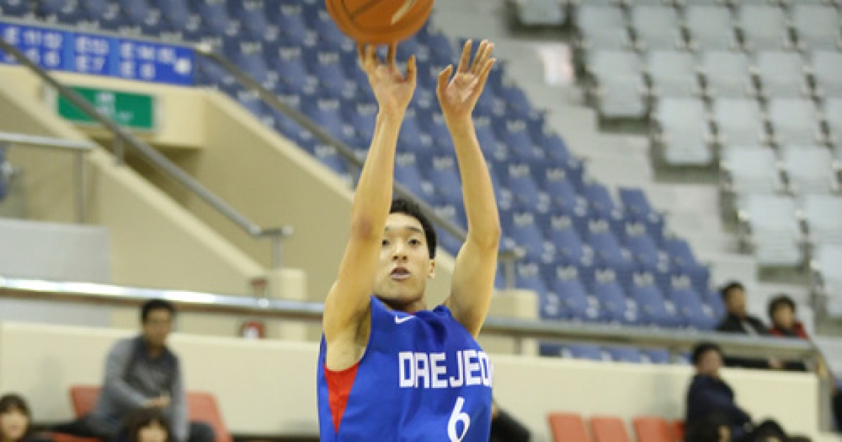 [15KBL] 공격이 여의치 않자 직접 슛을 시도하는 대전고 '서승의'