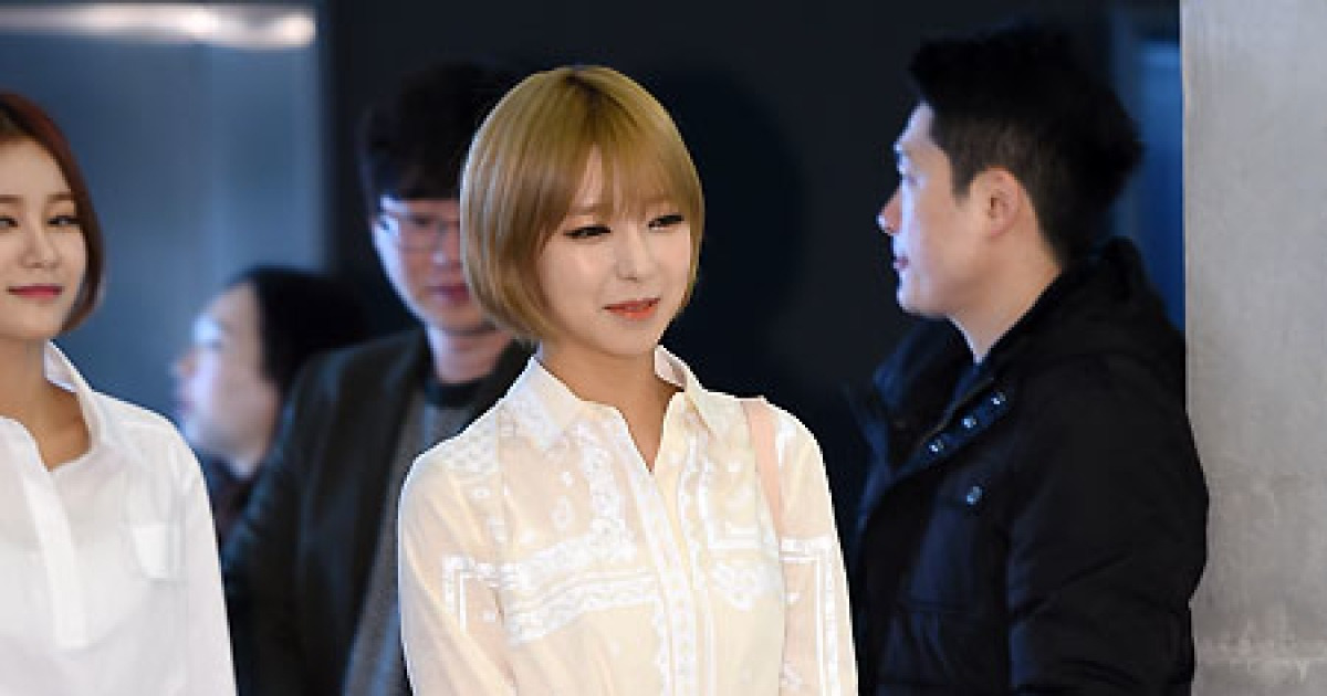 [MD포토] AOA 초아 '화이트 팬츠로 각선미 부각'