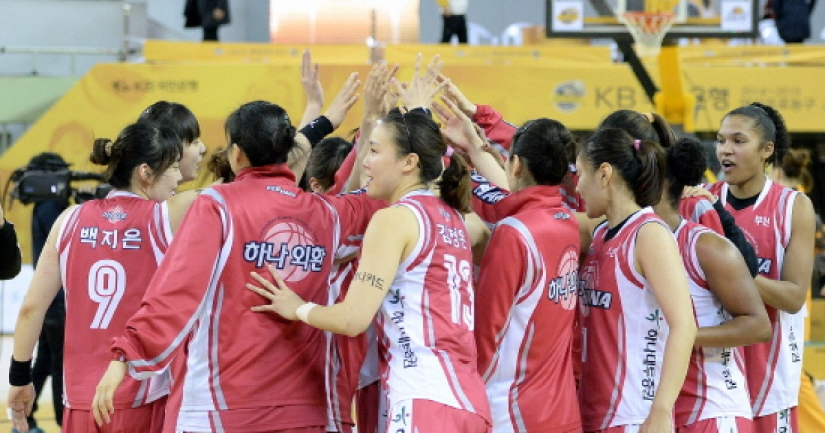 [WKBL 주간 리뷰] 우리·하나 '의미 있는 연승', 삼성 '깊어지는 한숨'