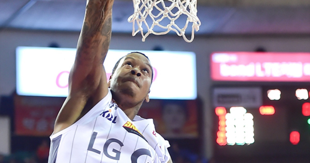 '제퍼슨 30점' LG, 동부 꺾고 4연승 질주..KCC는 500승 (26일 종합)