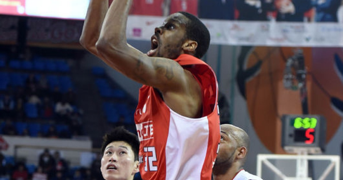 '헤인즈 29점 폭발' SK, KGC 꺾고 2연패 탈출