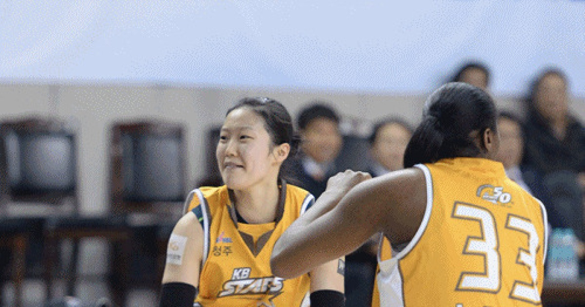 [WKBL] 홍아란, '심판도 녹이는 앙탈 섞인 항의'