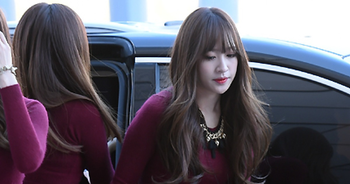 [MD화보] 의상 정리하는 EXID 하니, '바지가 좀 작아서..'