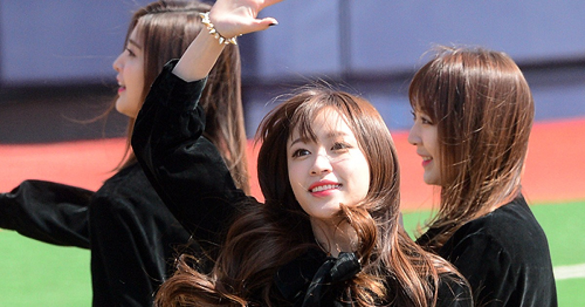 EXID 하니 '야구팬 여러분 반가워요' [MK포토]