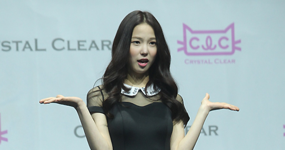 [포토엔]clc 최유진 말라도 너무 마른 종잇장 몸매~
