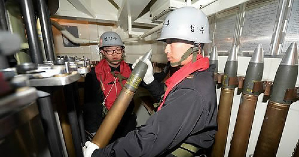 76mm 함포탄 장전