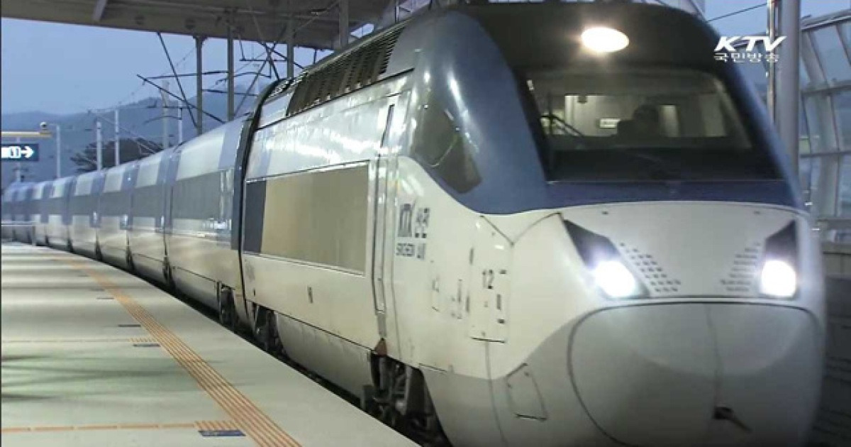 KTX 호남선 첫 운행..전국 '반나절 생활권'