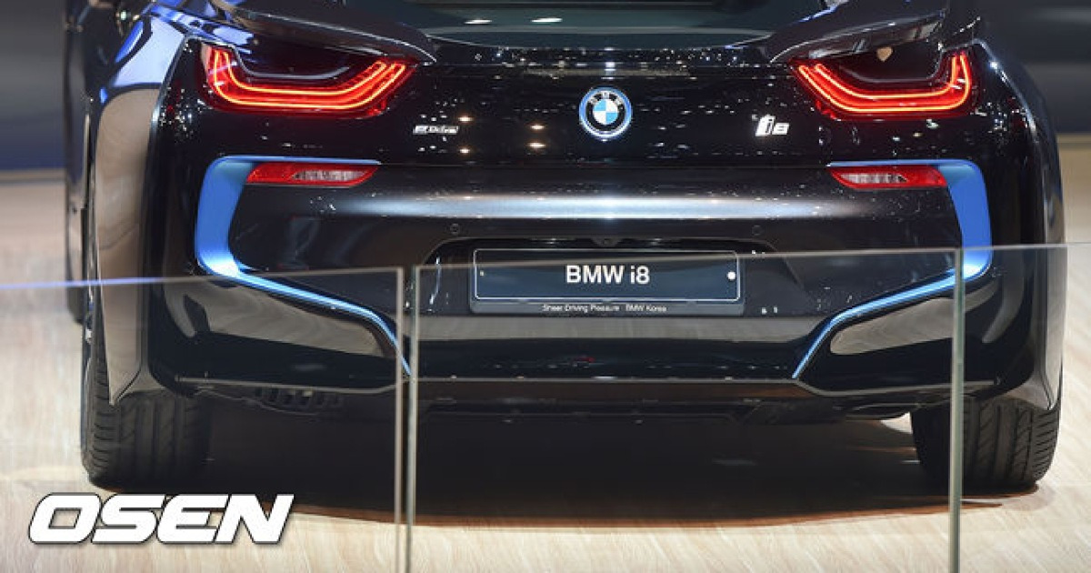 [사진]2015 서울 모터쇼,'BMW i8의 우주선을 닮은 뒷모습'