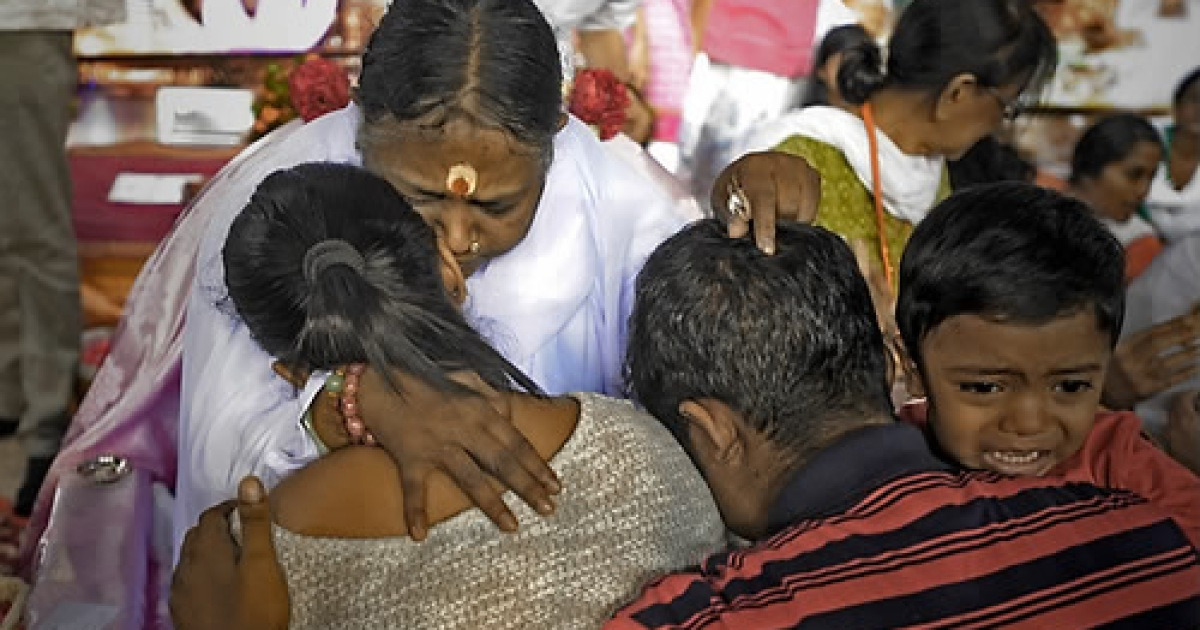 SINGAPORE AMMA HUGGING SAINT