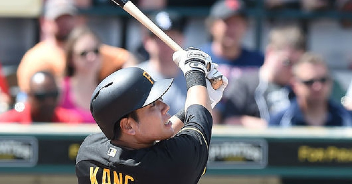 강정호, ML 데뷔 첫 안타.. MIL전 7회 중전안타