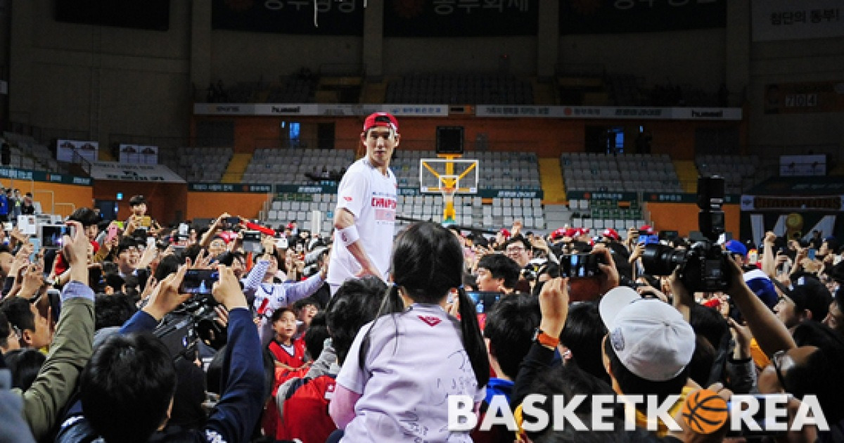 [14-15 KBL 시상식] 3번째 MVP 수상 양동근, 새로운 역사 그리고 꾸준함