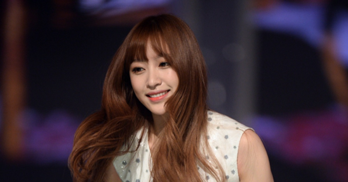 EXID 하니, '초미니에 조심조심' [MBN포토]