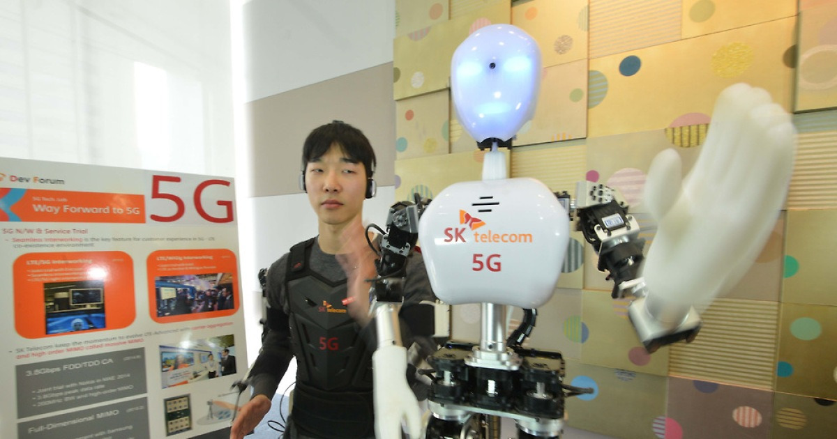 SKT 5G 로봇슈트 시연