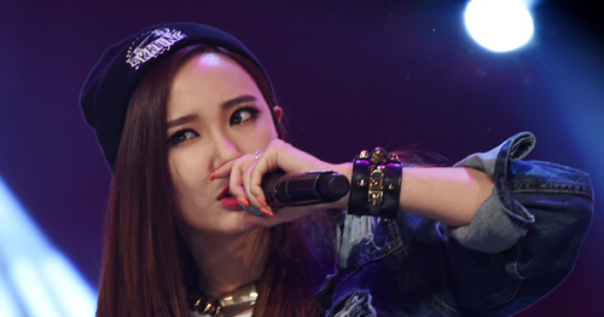 [포토엔]EXID LE '섹시한 배꼽 피어싱'