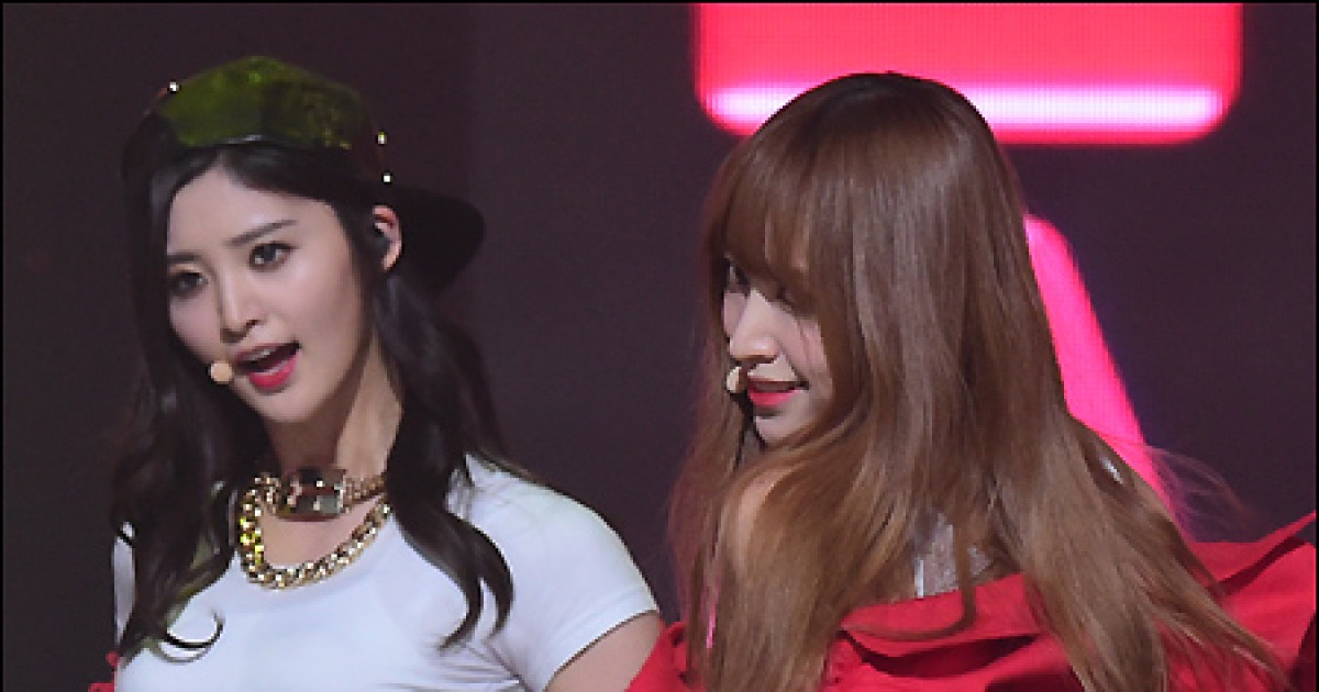 [MD포토] EXID 하니-정화, '섹시하게 재킷 벗어버리고'