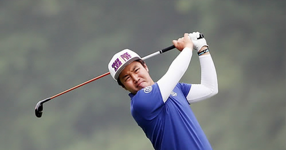 세컨샷 하는 김우찬