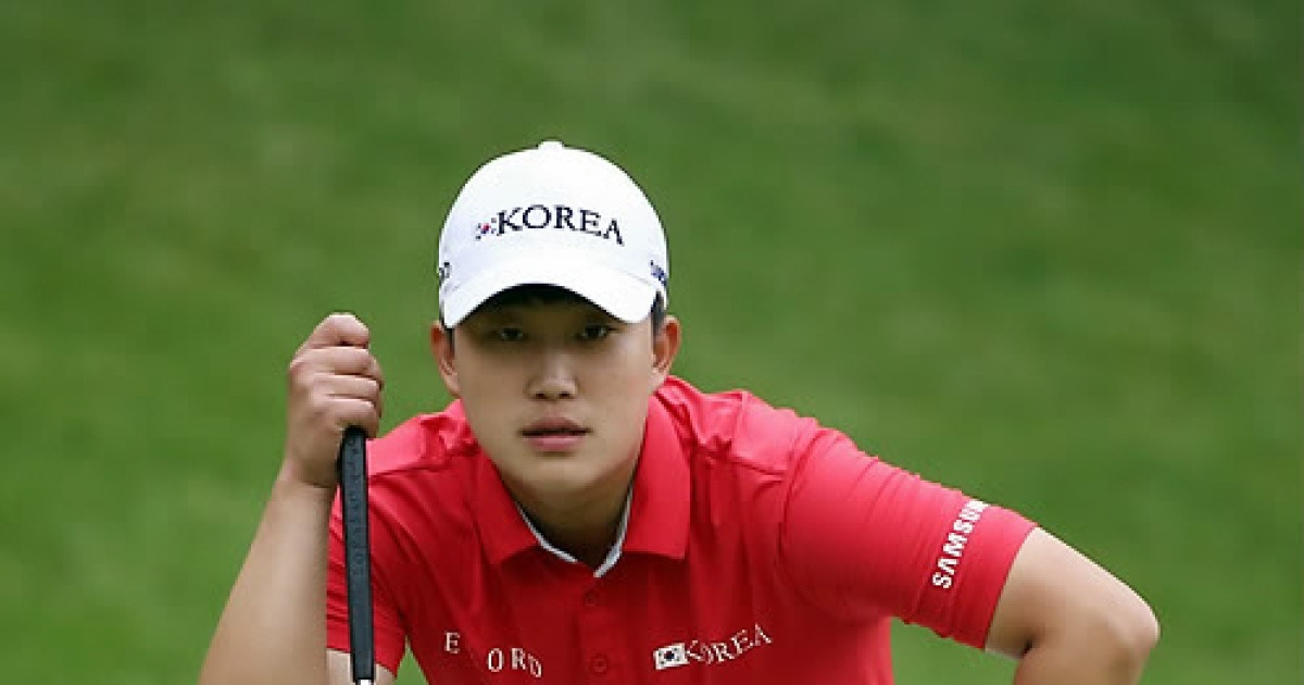 퍼팅하는 김영웅