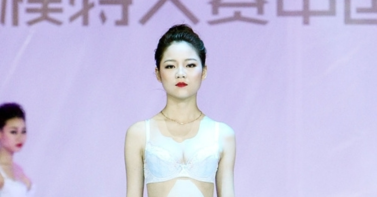 [포토]중국 모델 Shen Jie, 란제리 입고 당당한 워킹