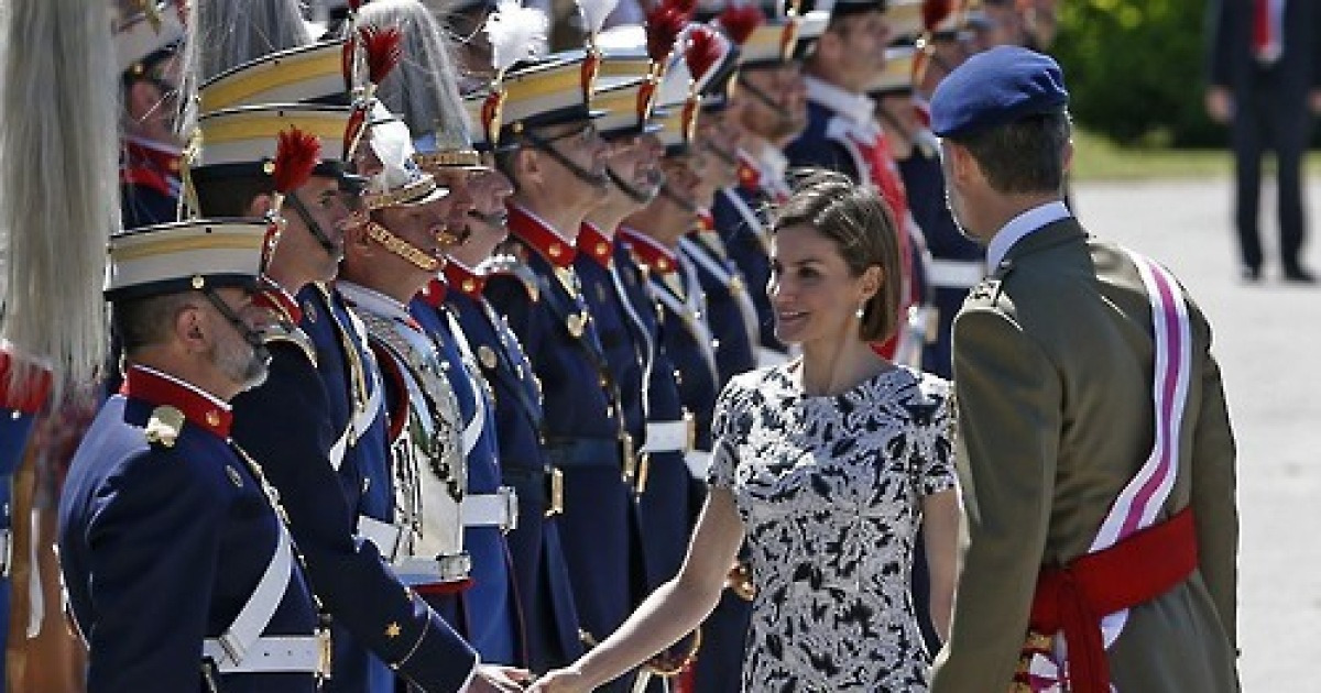 SPAIN ROYALTY GUARD CEREMONY