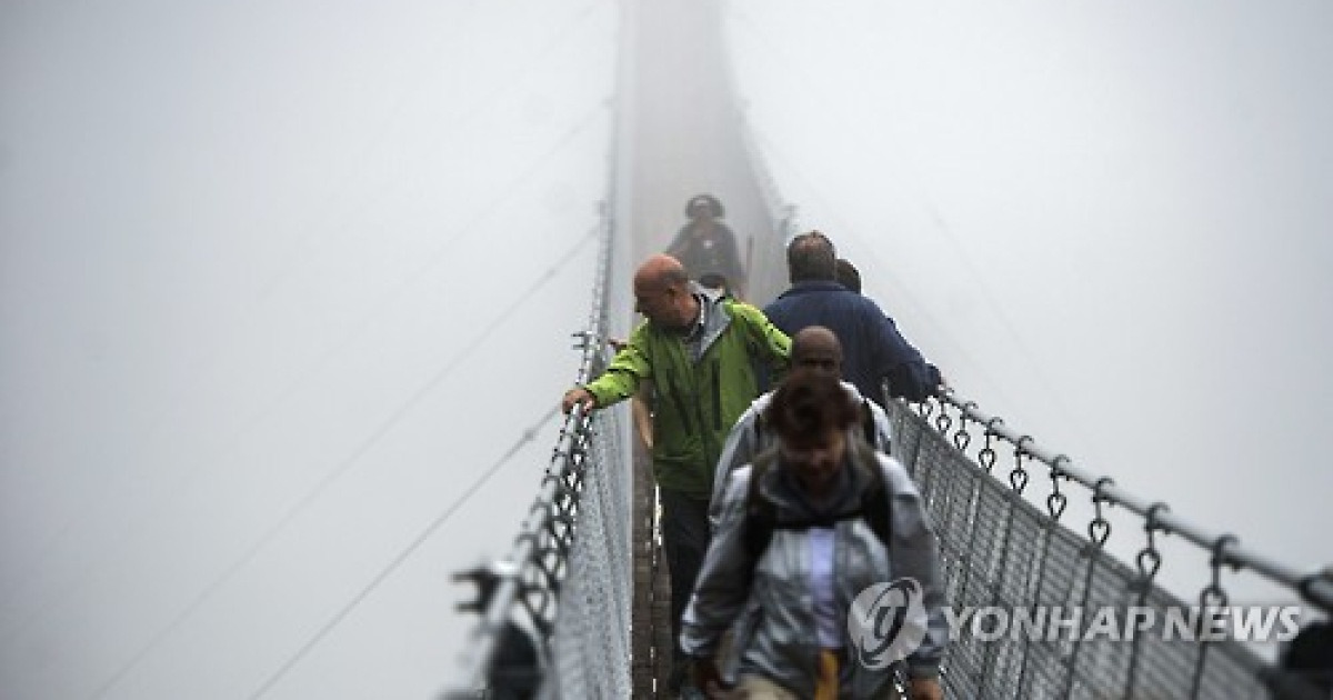 SWITZERLAND ROPE BRIDGE