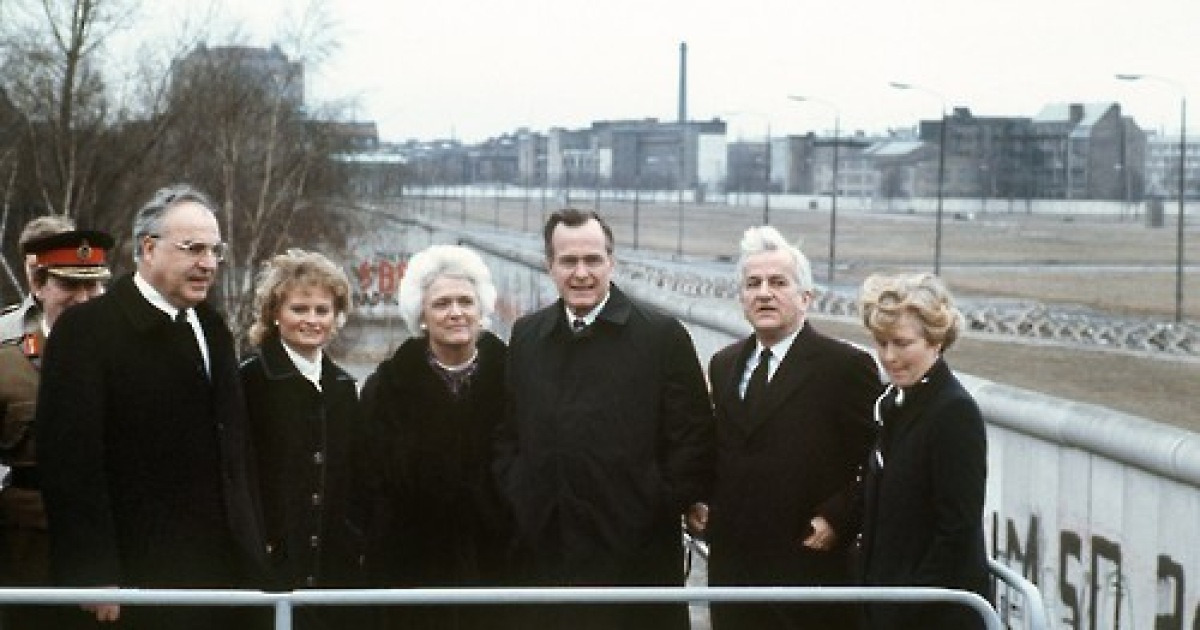 FILE GERMANY PEOPLE HELMUT KOHL HOSPITAL