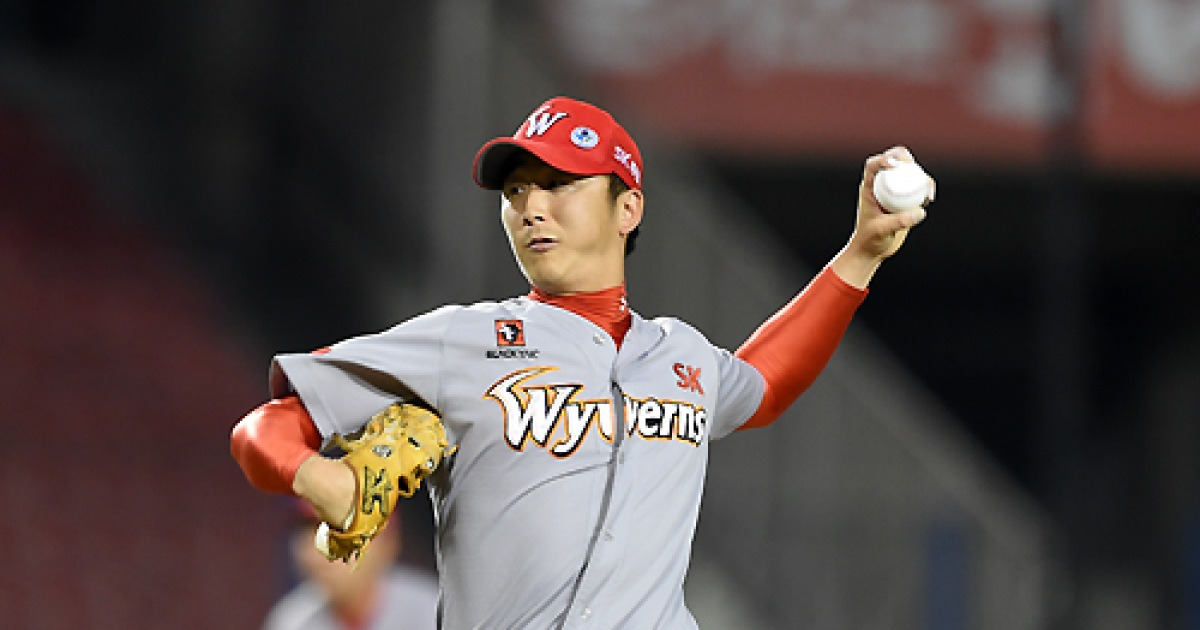 SK 김용희 감독 "정우람, 타자 체감속도는 147km"