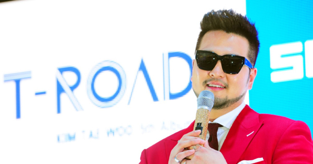 [E포토]정규앨범 'T-ROAD'로 컴백한 김태우