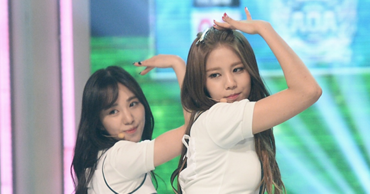 AOA 민아-혜정 '파격적인 뒤태' [MBN포토]