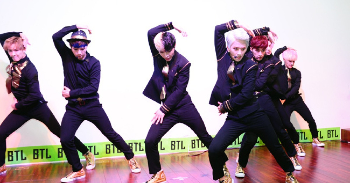 [E포토]BTL, 8명 짐승돌의 무대