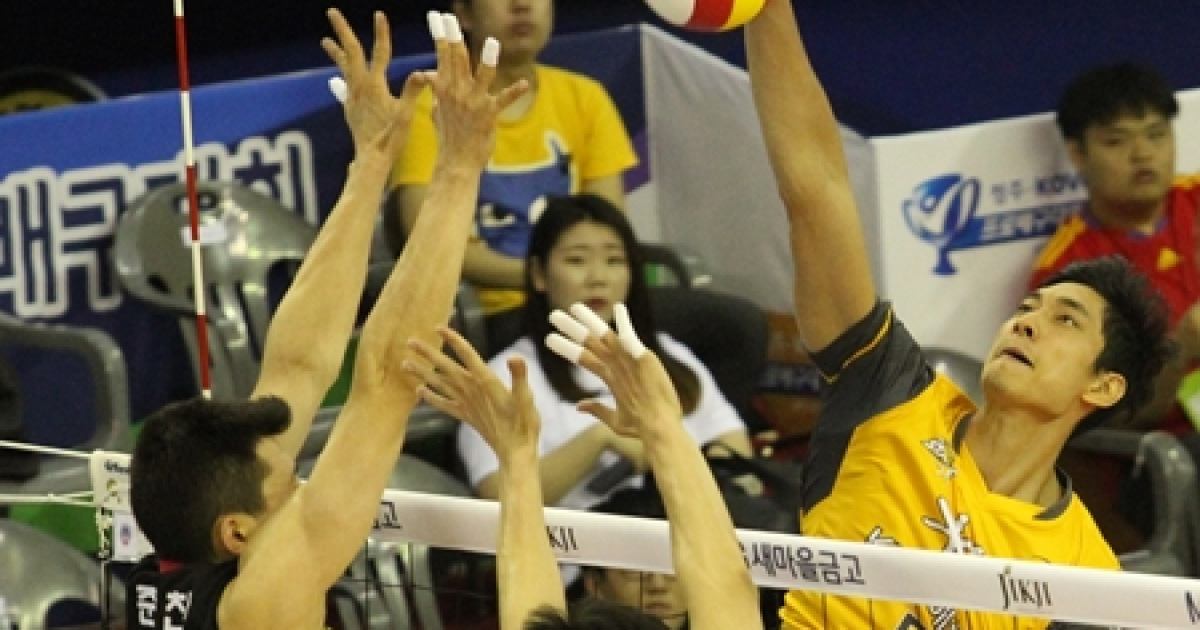 KB손해보험-OK저축은행, KOVO컵 4강 안착(종합)