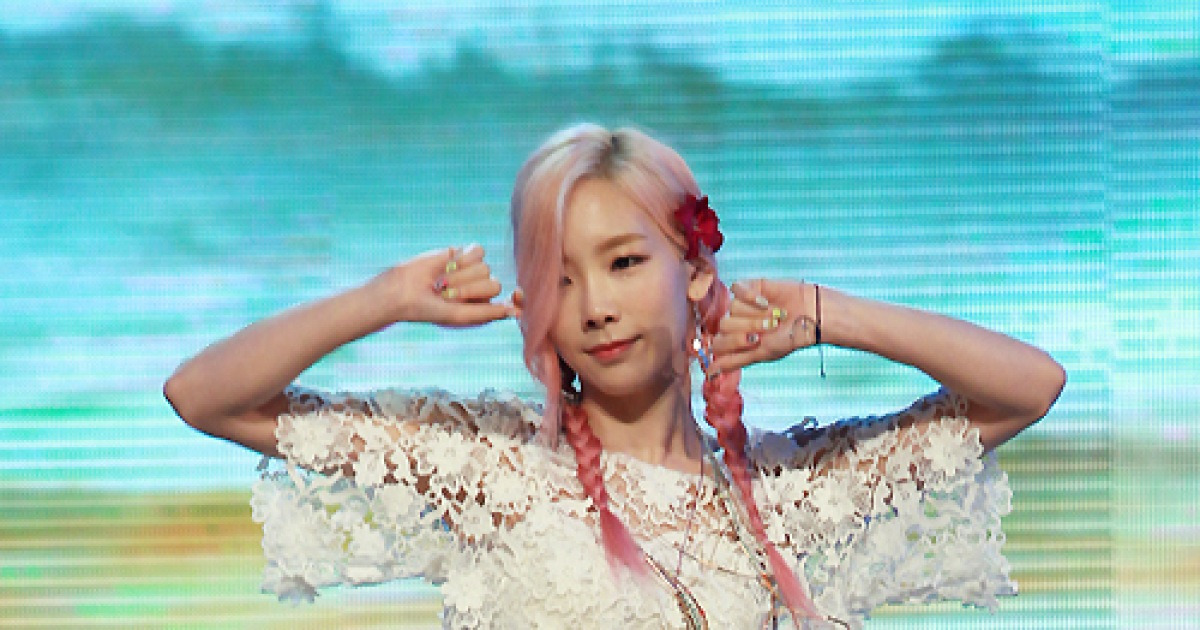 포토엔 소녀시대 태연 찢어진 핫팬츠시스루 시원한 썸머룩~ 