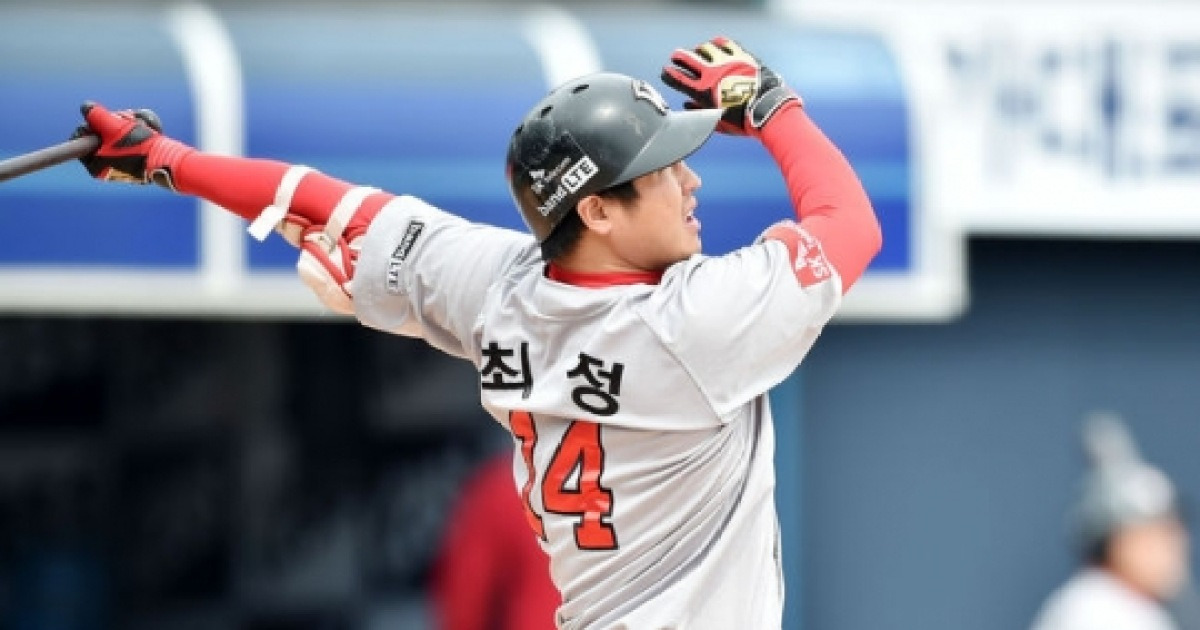 '최정 멀티포' SK, NC 5연승 저지