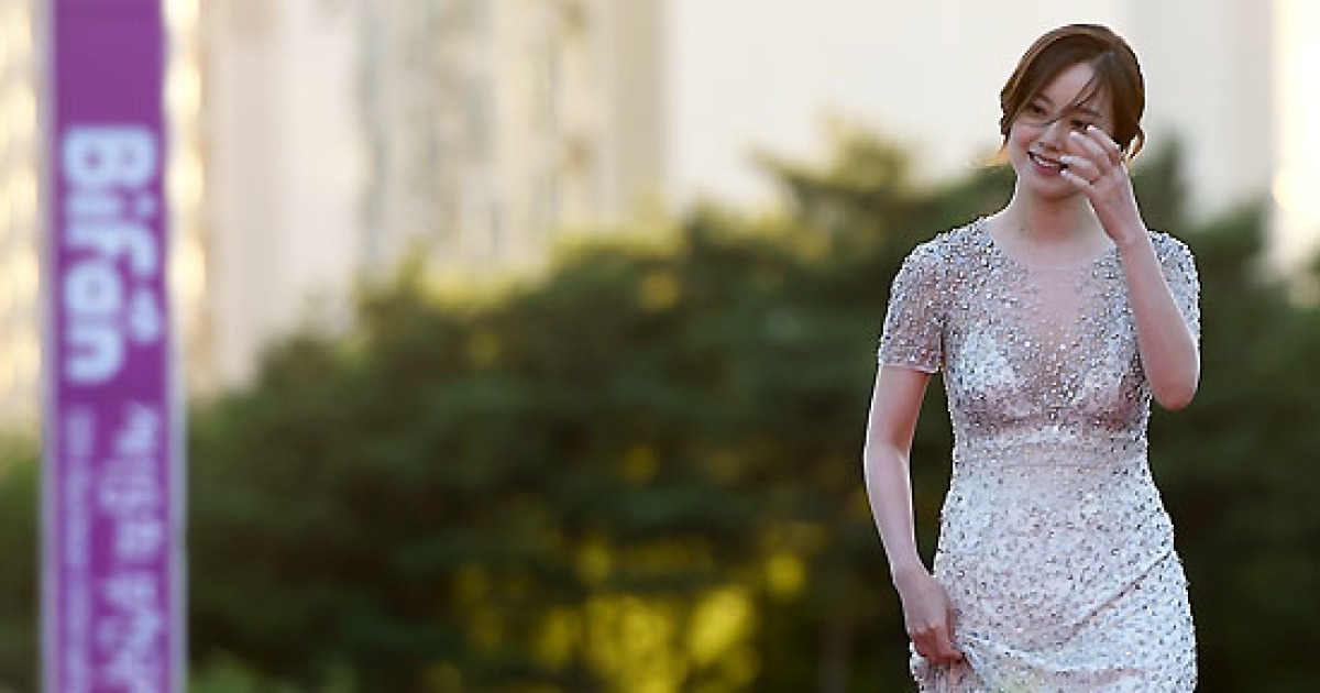 [MD포토] Bifan 레드카펫 밟는 문채원 '바람을 느끼며'