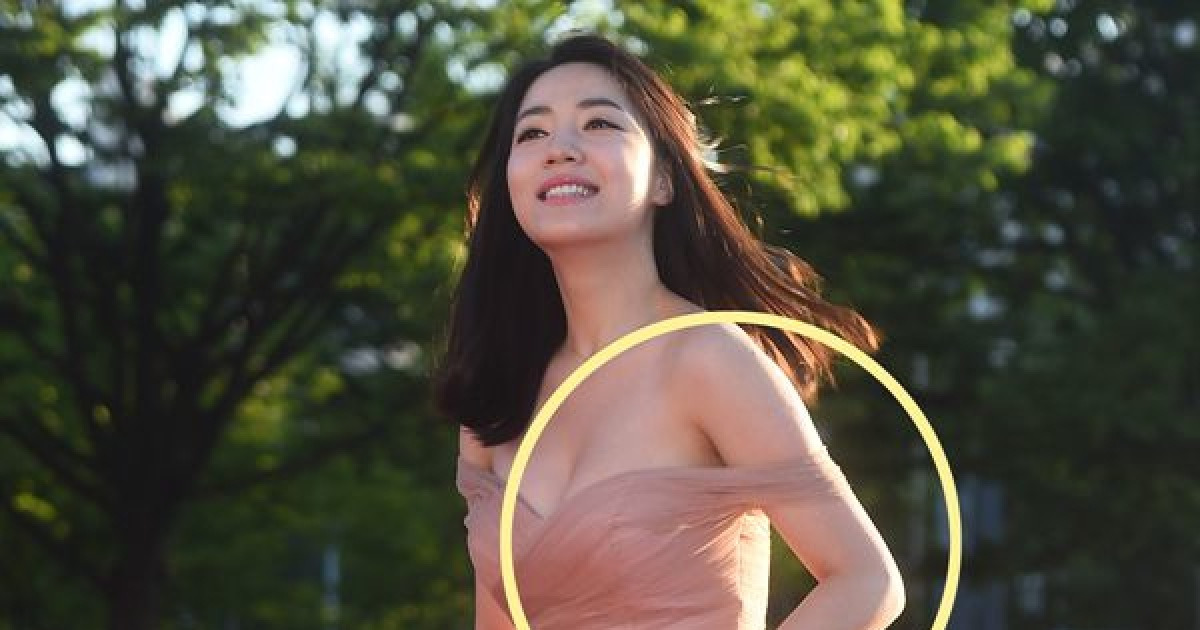 [19th BiFan] "뜻밖의 노출"..화영, 아찔한 순간