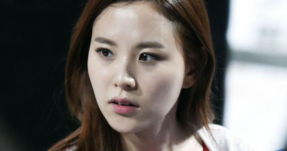 [사진]강민호 여친 신소연 캐스터,'오빠 응원하러 왔어요'