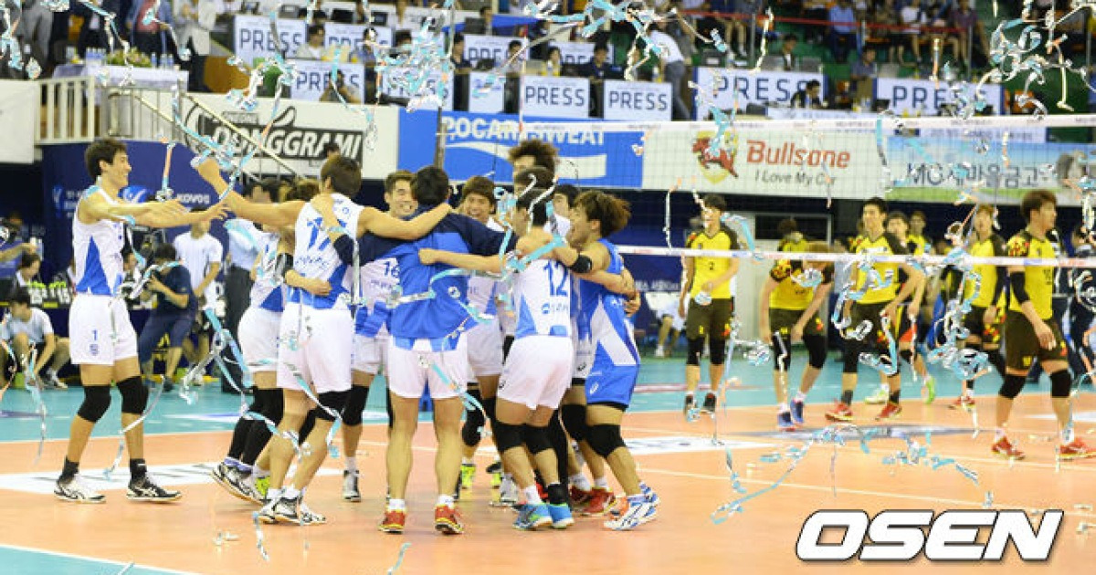 [사진]KOVO컵 우승 차지한 우리카드