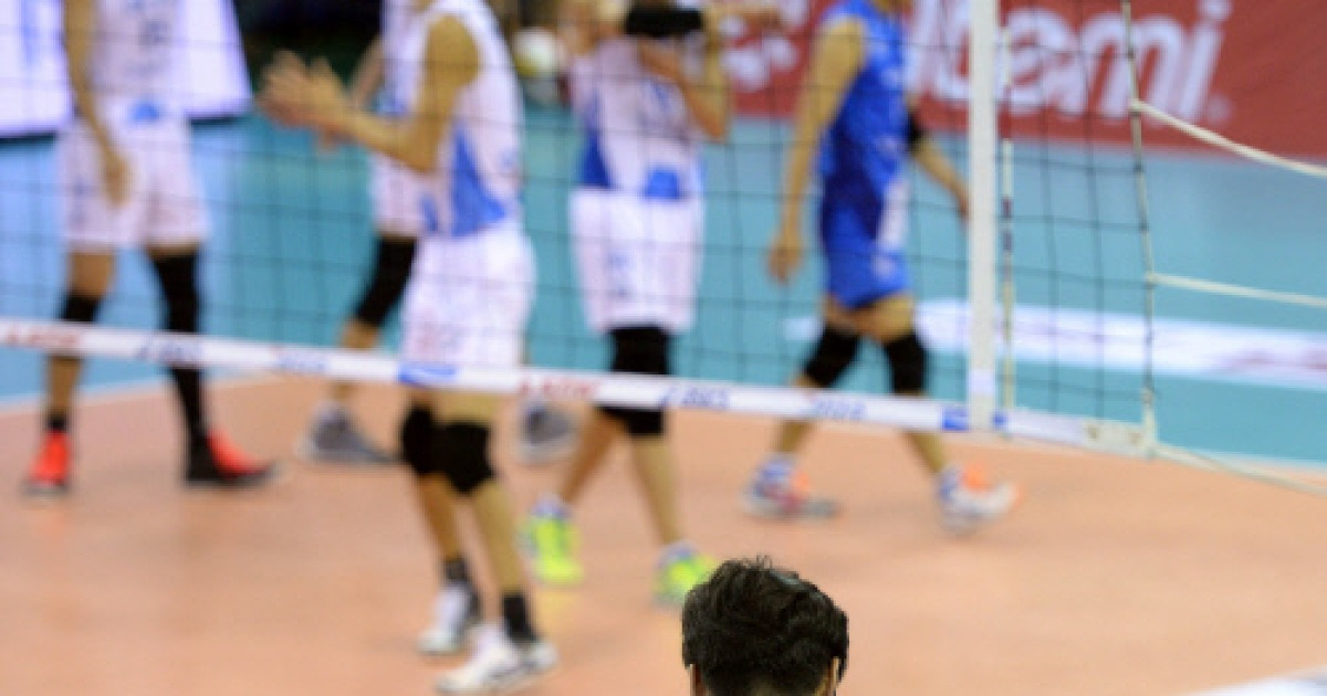 [SS포토] OK저축은행 김세진 감독, KOVO컵에서 무릎 꿇어야 하나?