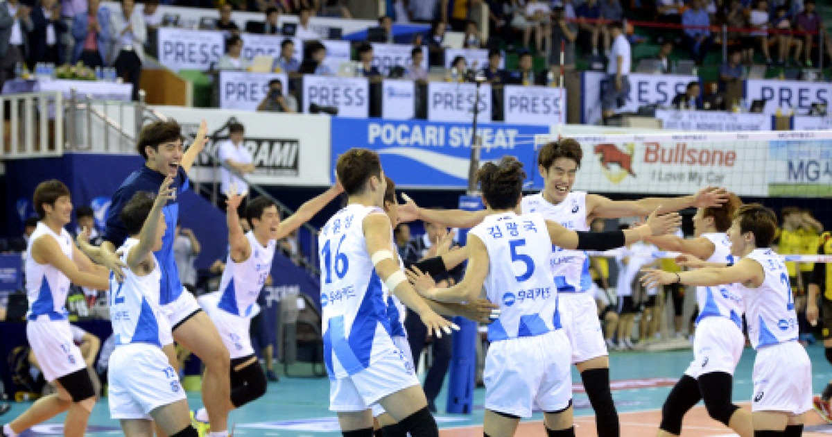 [SS포토] 우리카드 한새, OK저축은행 누르고 KOVO컵 우승