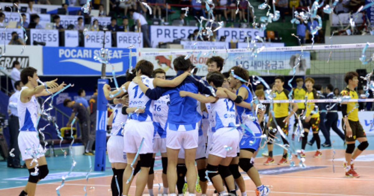 [SS포토] KOVO컵 최후의 승자는? 우리카드