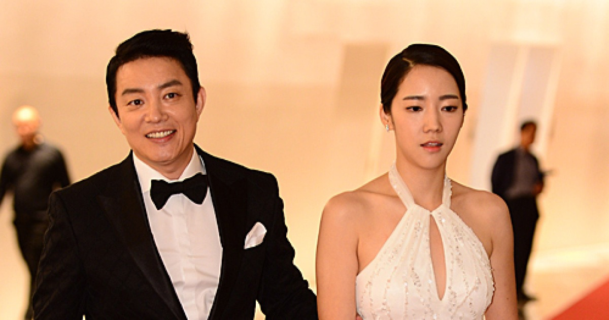 [포토엔]이범수 아내 이윤진 완벽하게 에스코트