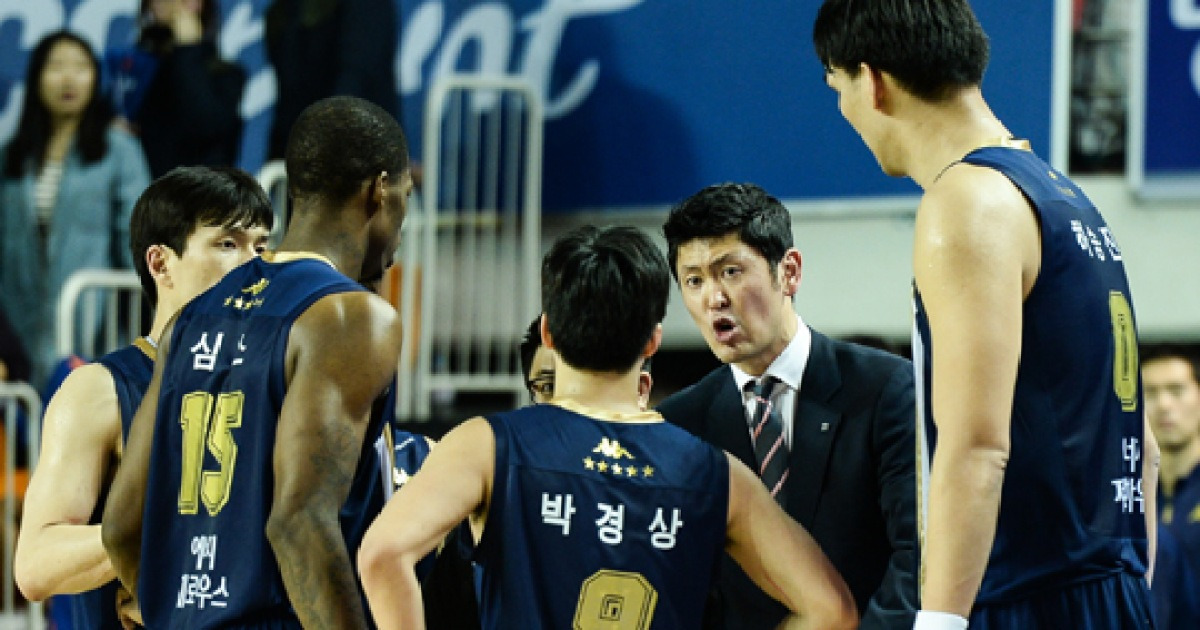 KCC, NBA 출신 필 허바드 코치 영입