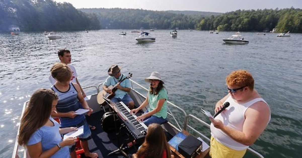 USA BOAT CHURCH